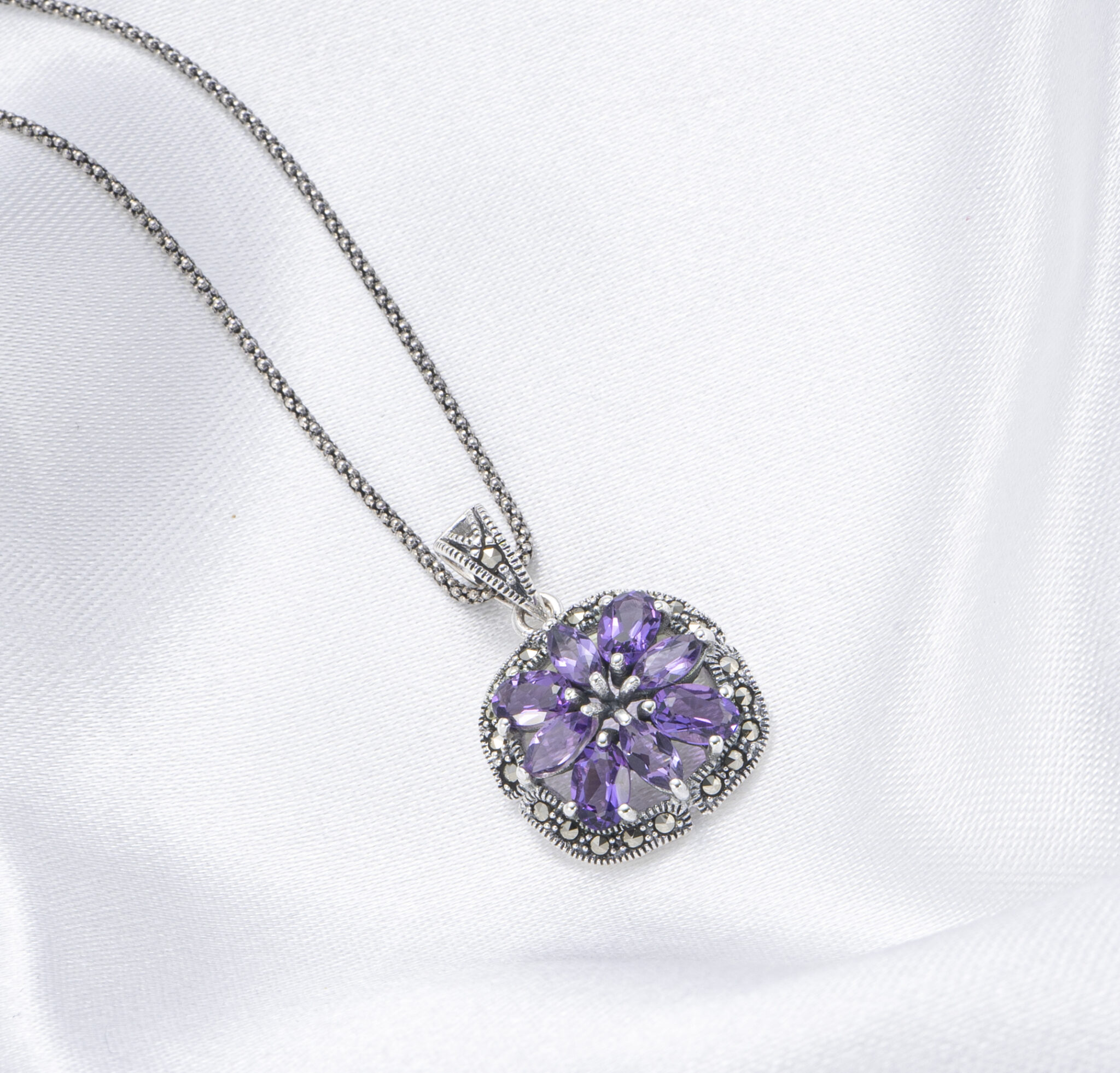 16 vs 18 Inch Necklace: Visual Comparison